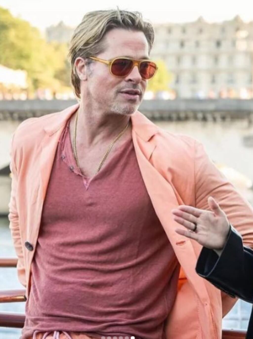Rostro de Brad Pitt causa sensación, es captado sin arrugas